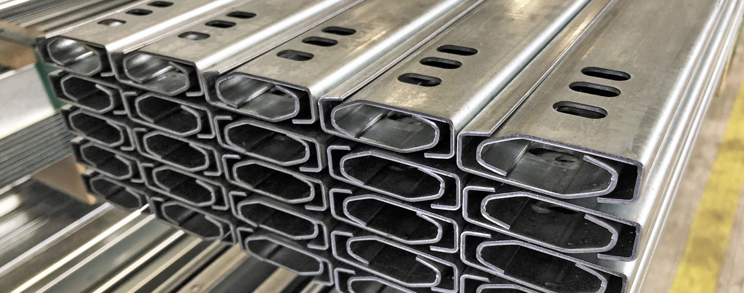 Profile centres | METAL TRADE COMAX, a.s.